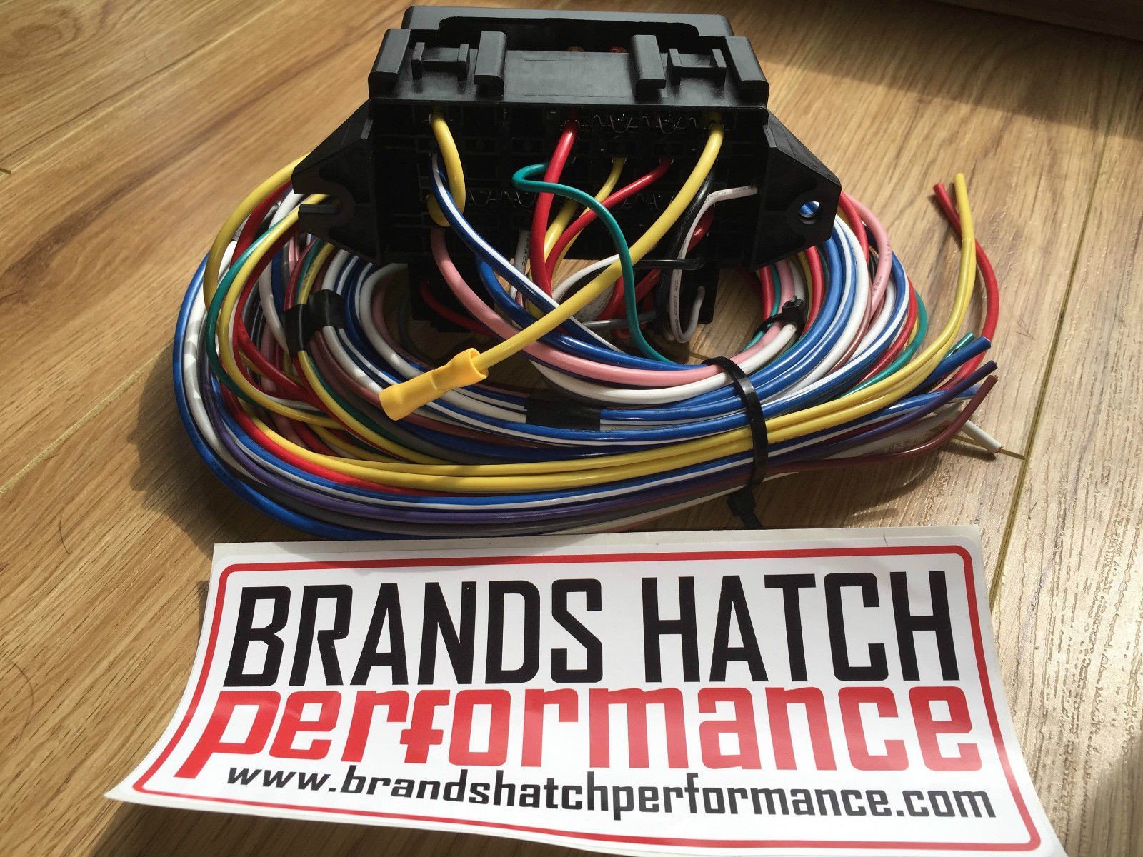 12 Circuit Classic Car / Kit Car Wiring Loom inc Fuse Box, Relay and F ...